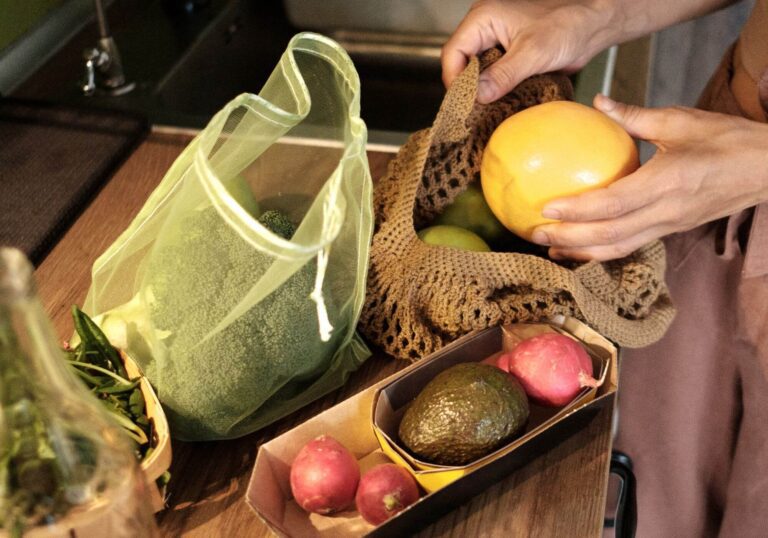 Plastic-Free Kitchen: 10 Easy Swaps to Avoid Microplastics